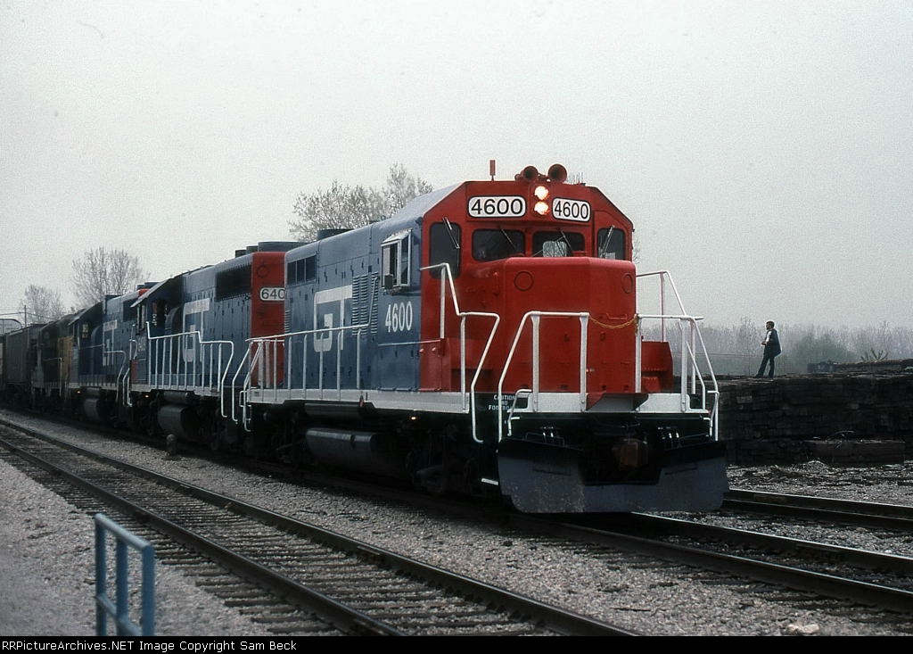 GTW 4600, 6409, and 5810 on #371